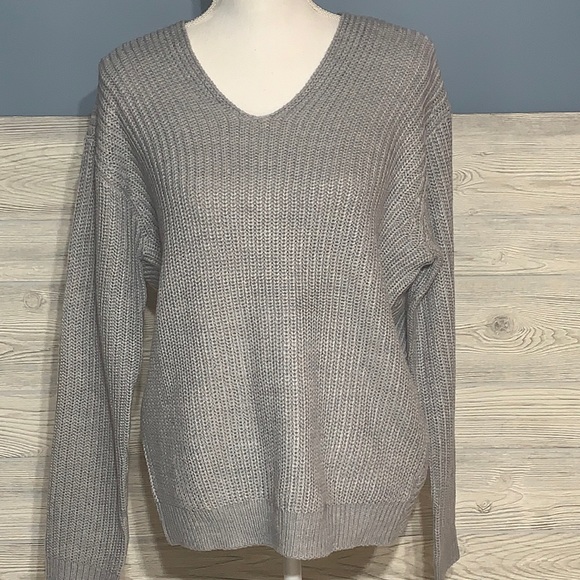 Urban Heritage | Sweaters | Nwt Twisted Back Gray Sweater | Poshmark